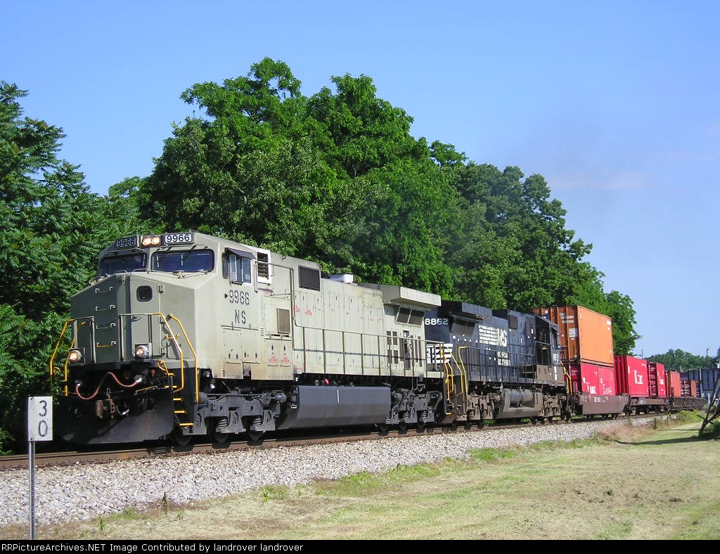 NS 9966 On 25 A Eastbound (Got Paint )
